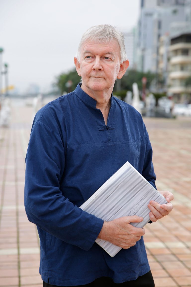 Tim Doling - Lưu trữ ký ức “then & now” cho người trẻ Việt Nam | ELLE Decoration VN