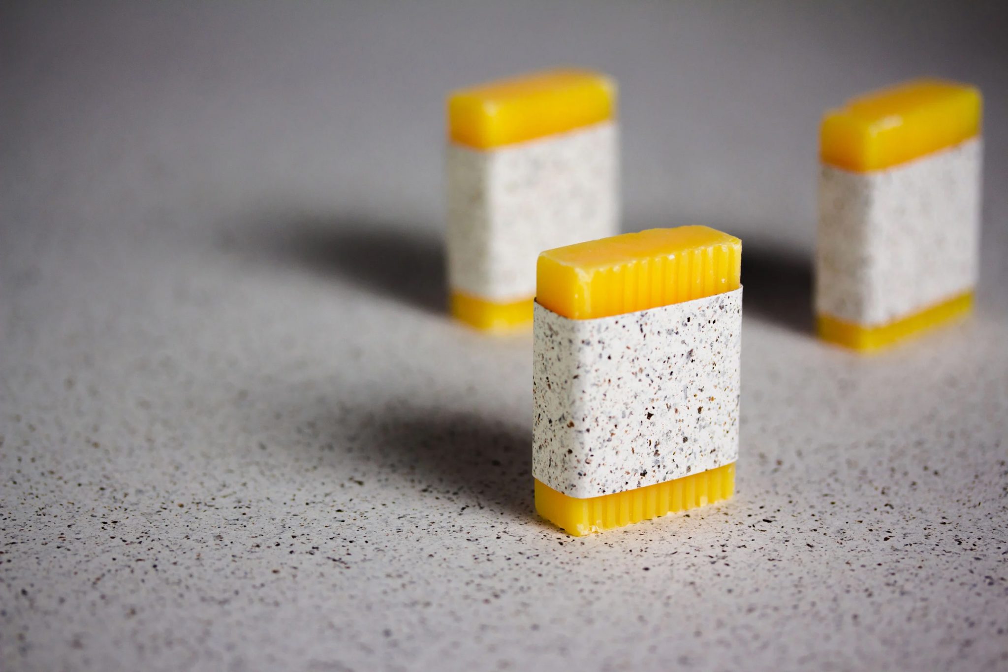 Notpla Paper - Bao bì từ phụ phẩm rong biển | ELLE Decoration VN