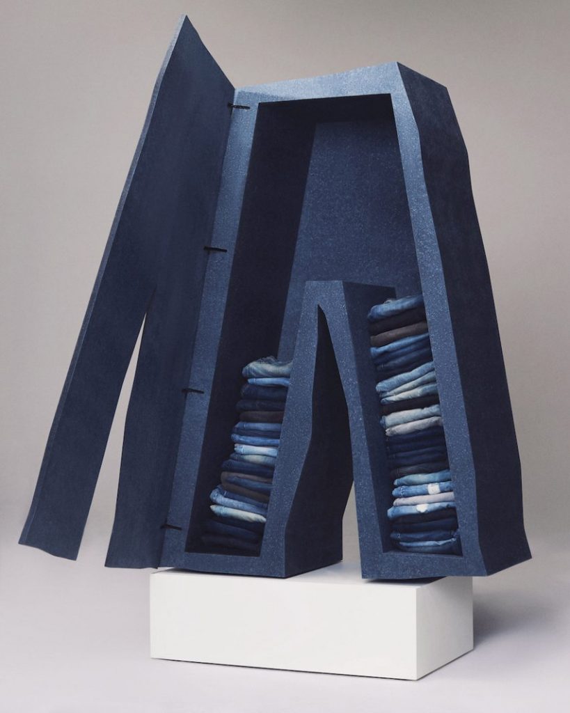 Triển lãm "More or Less" phá vỡ giới hạn của denim | ELLE Decoration VN