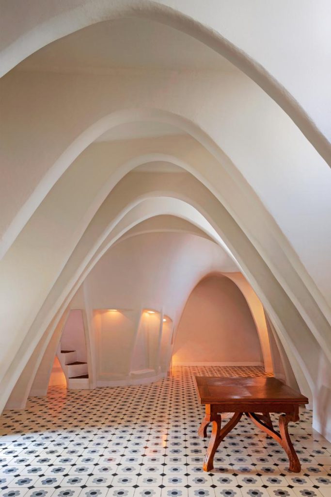 Casa Batlló: Tuyệt tác kiến trúc của Antoni Gaudi | ELLE Decoration VN