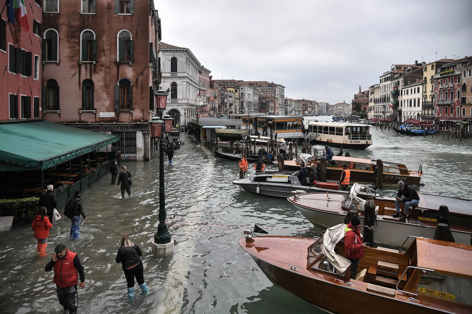 Venice và nền móng gỗ: Di sản dưới mặt nước | ELLE Decoration VN